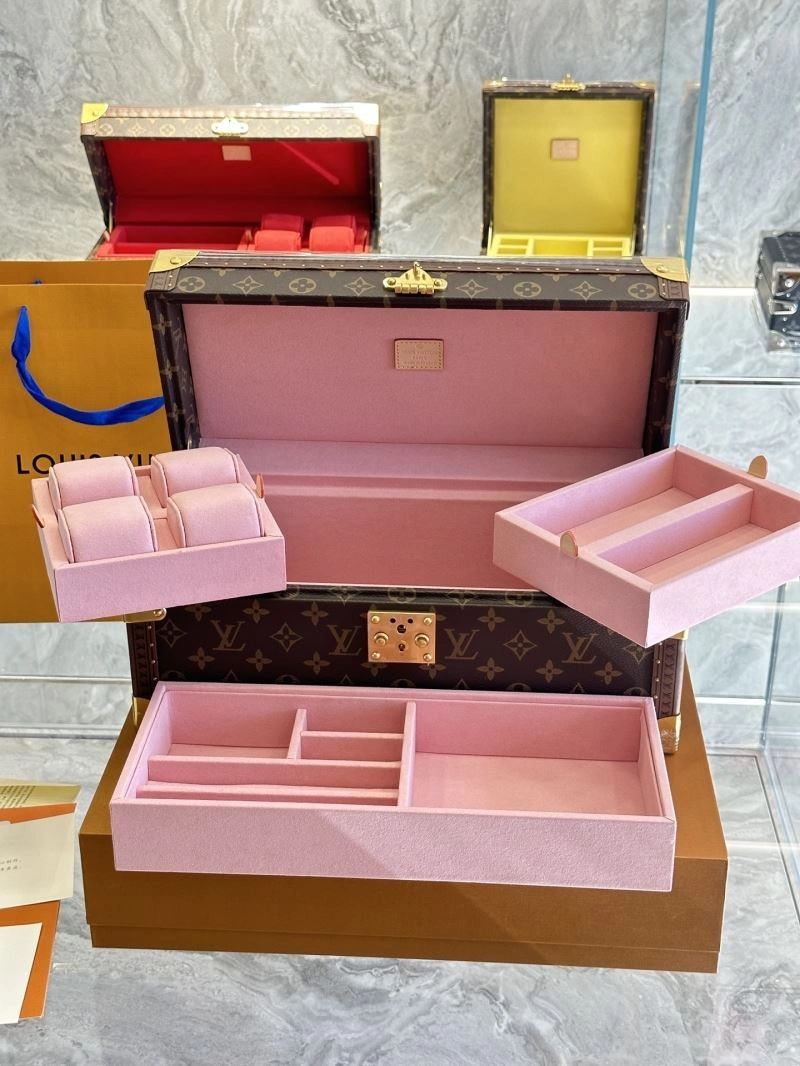 Indistinguishable Jewelry Box