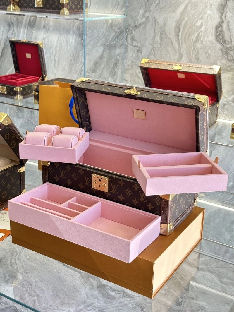 Indistinguishable Jewelry Box