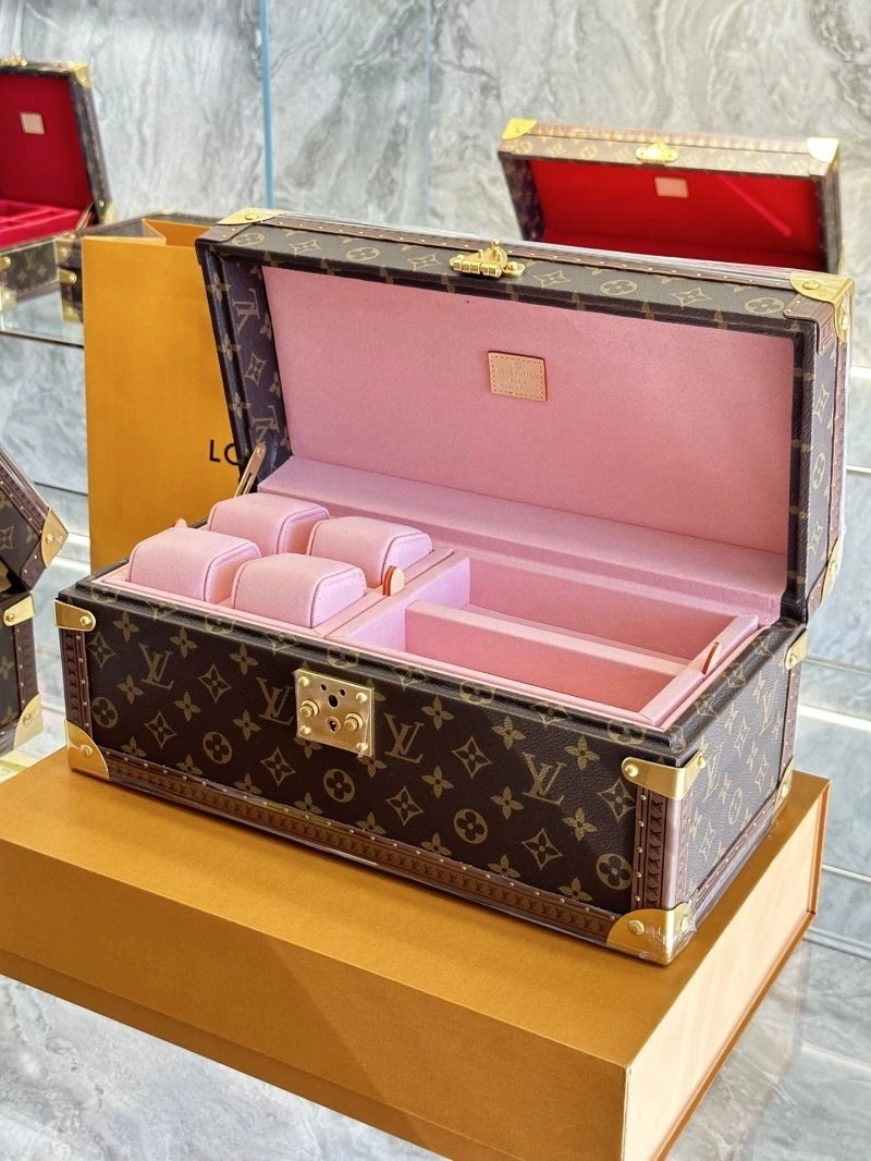 Indistinguishable Jewelry Box