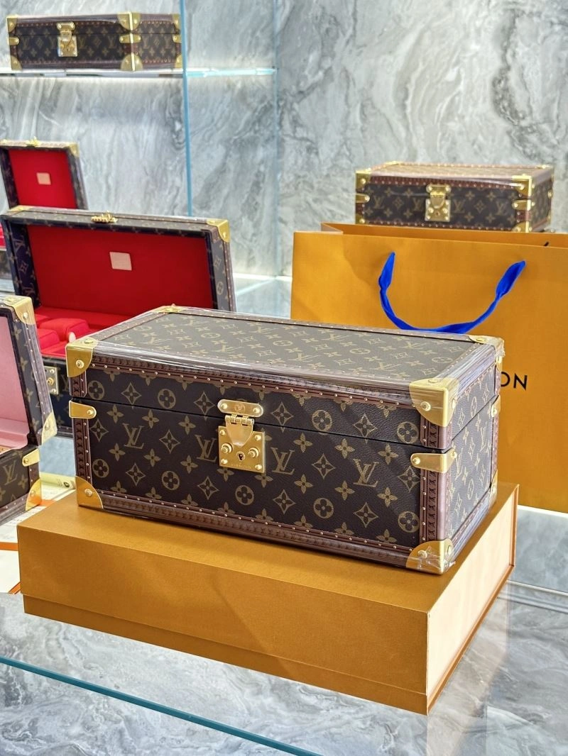 Indistinguishable Jewelry Box