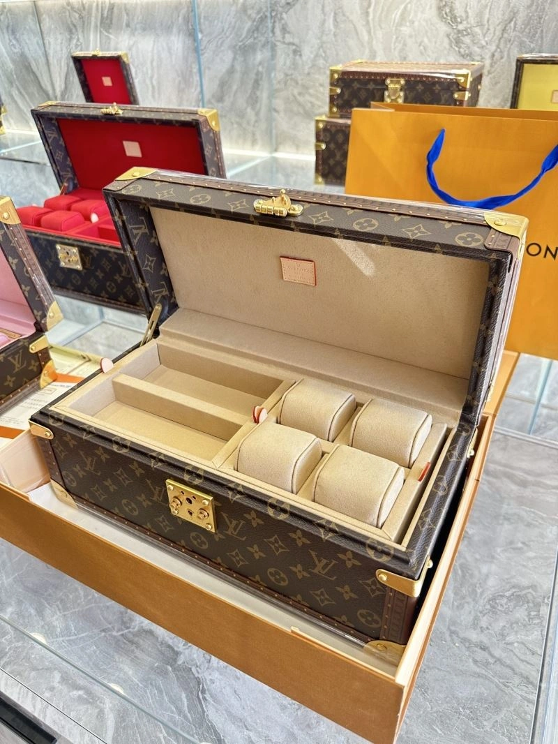 Indistinguishable Jewelry Box