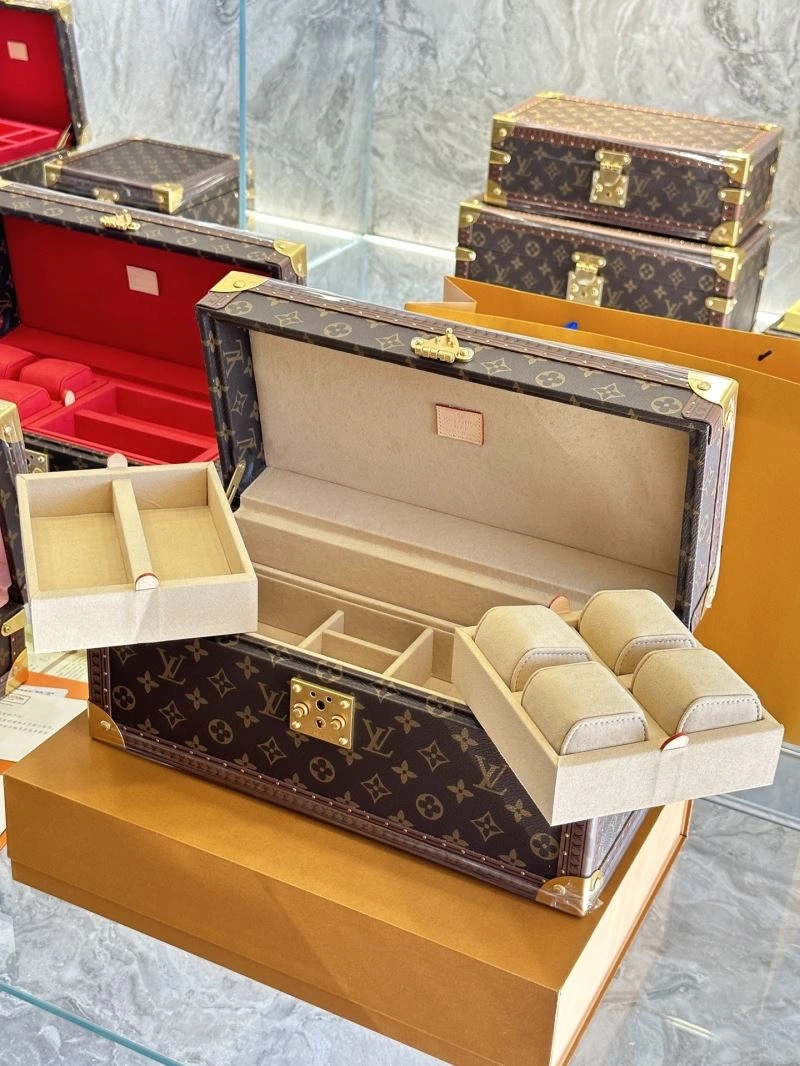 Indistinguishable Jewelry Box