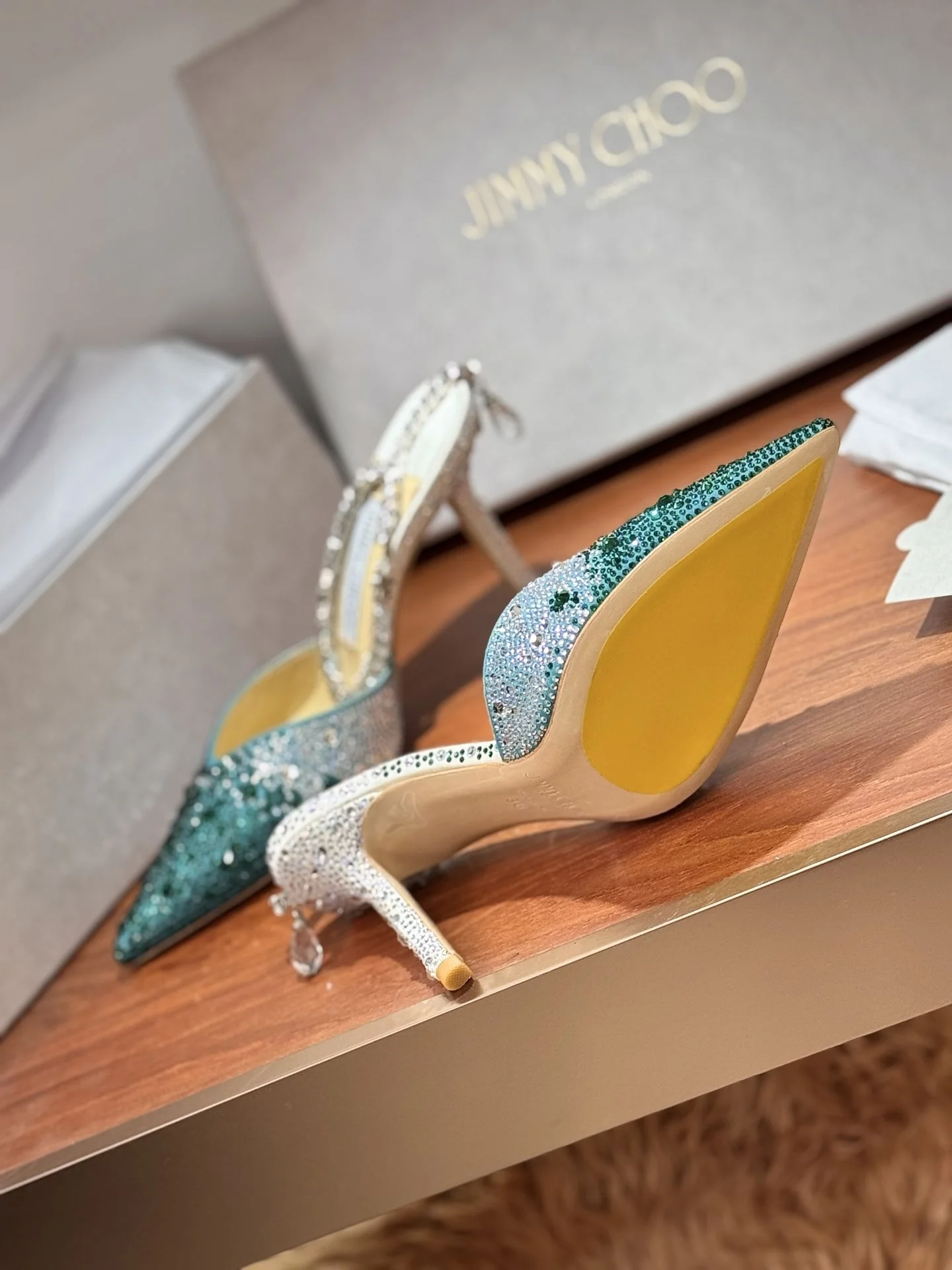 Low-cost Jimmy Choo Sandals