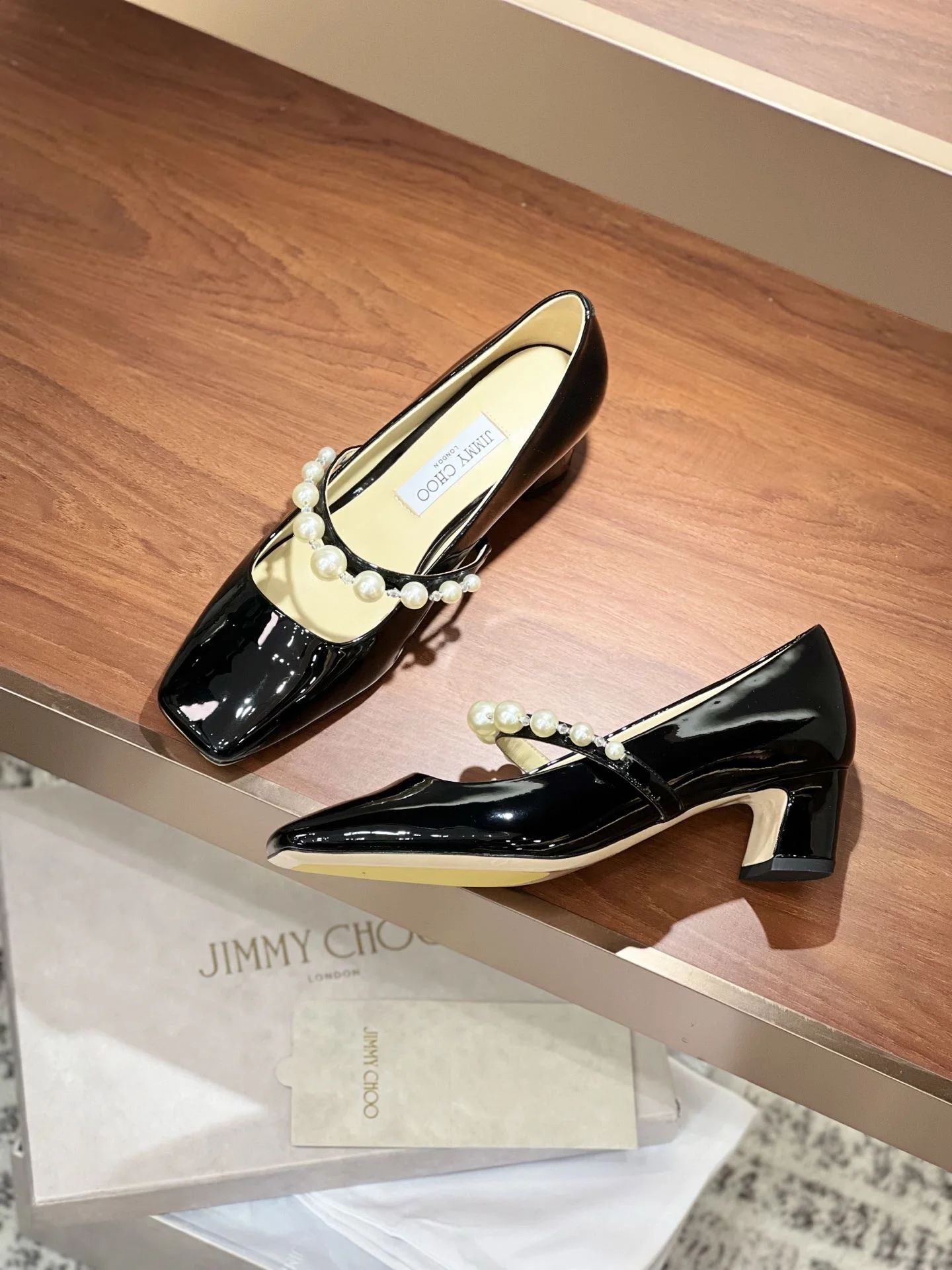Low-cost Jimmy Choo Shoes