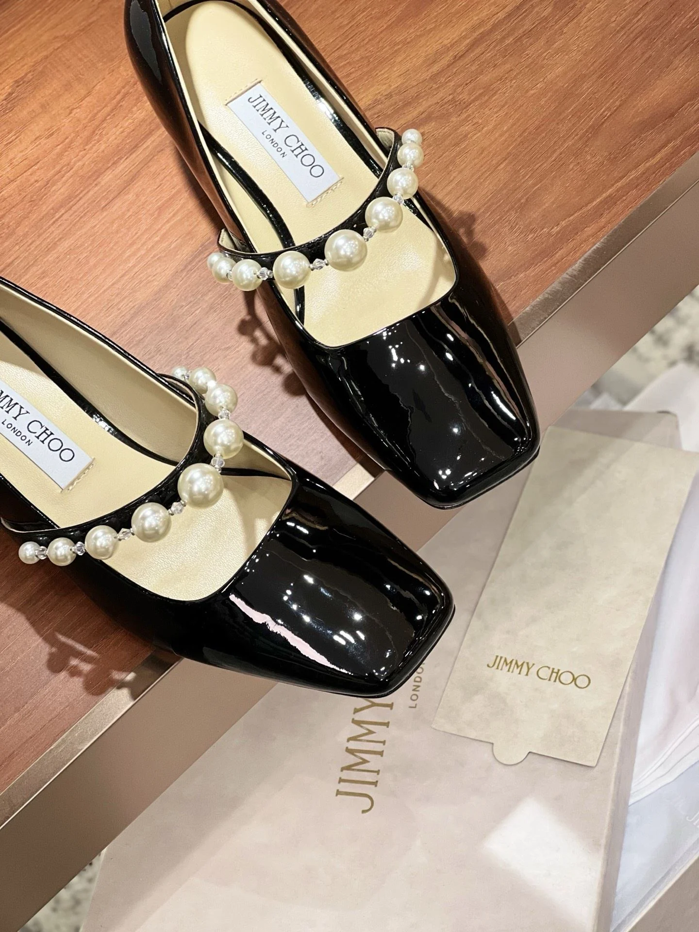 Low-cost Jimmy Choo Shoes