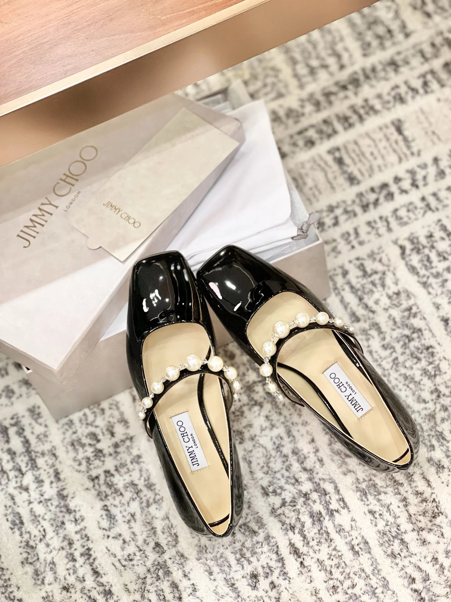 Low-cost Jimmy Choo Shoes