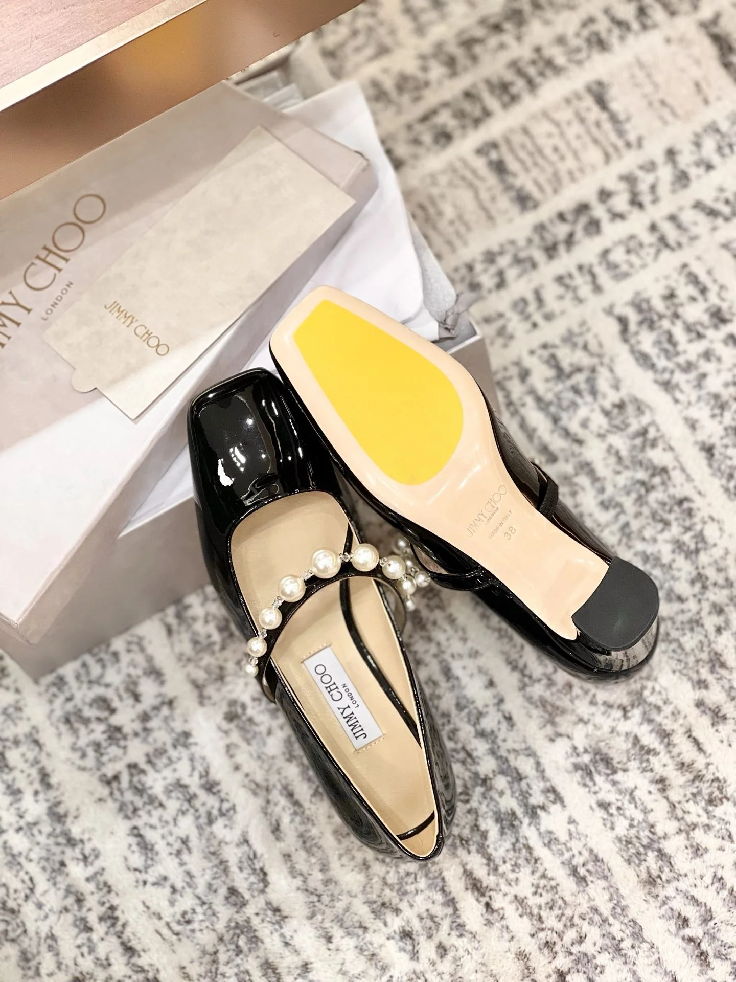 Low-cost Jimmy Choo Shoes