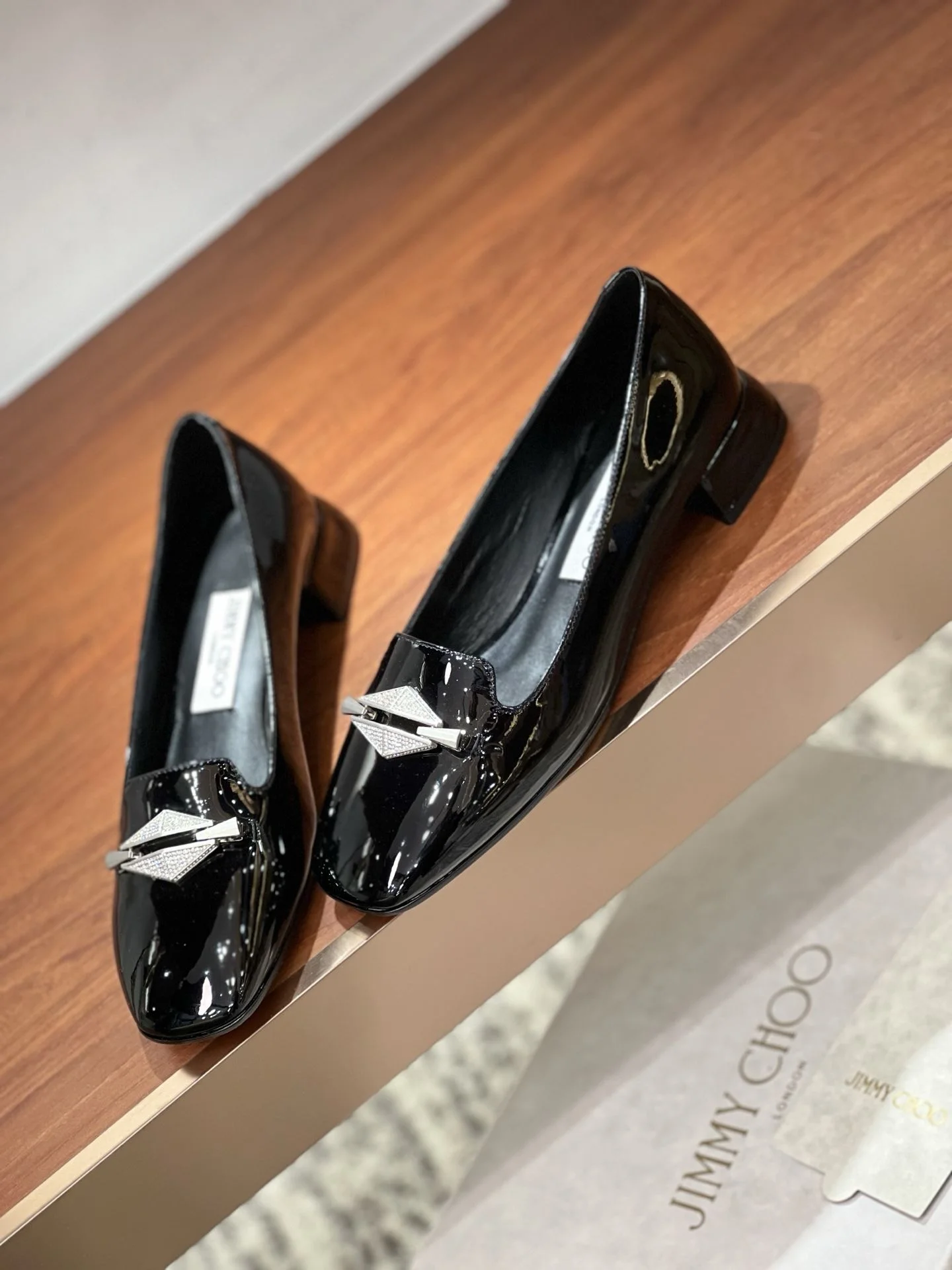 Low-cost Jimmy Choo Shoes