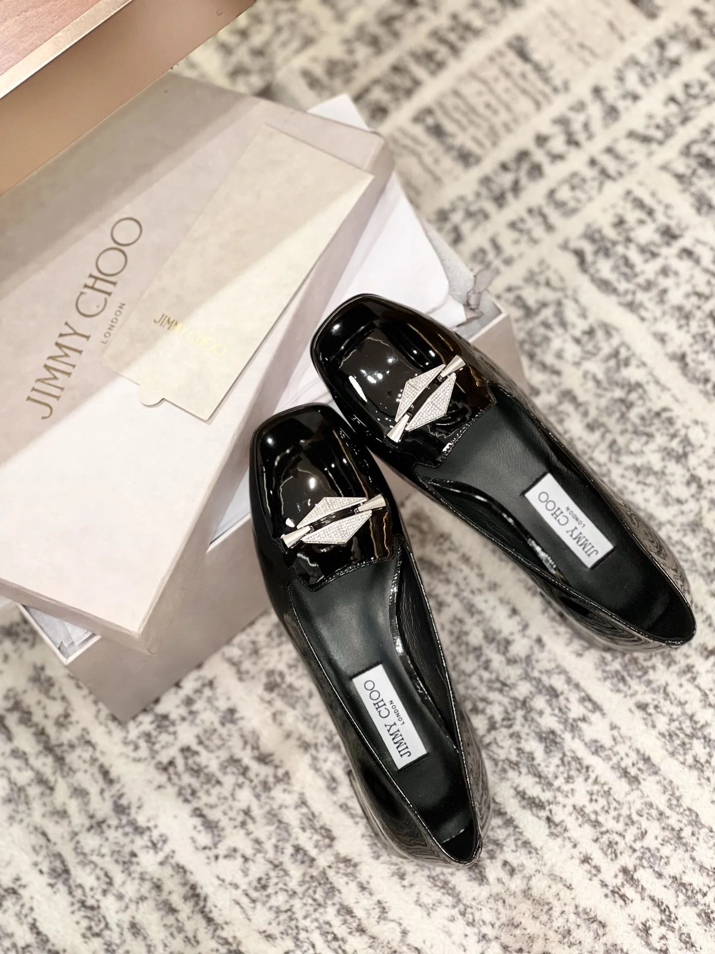 Low-cost Jimmy Choo Shoes