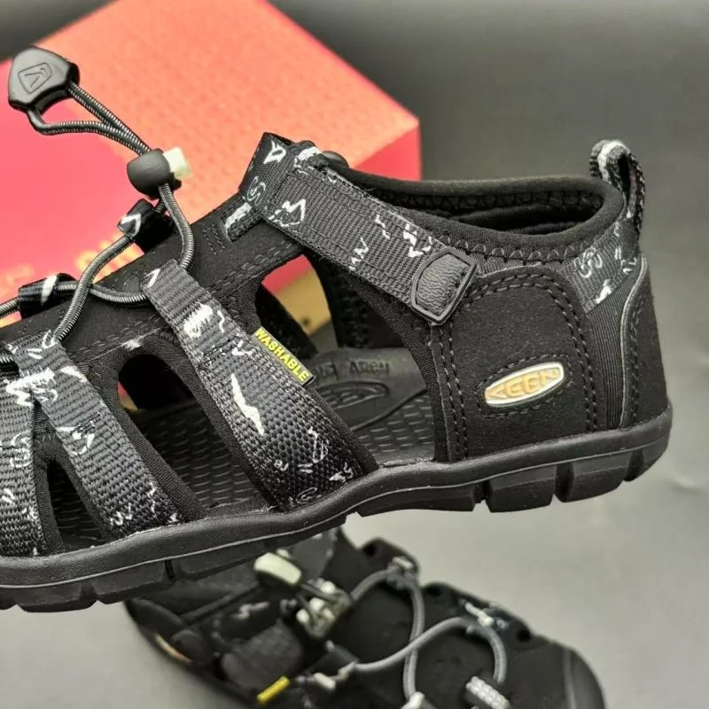 Accurate model KEEN SHOES