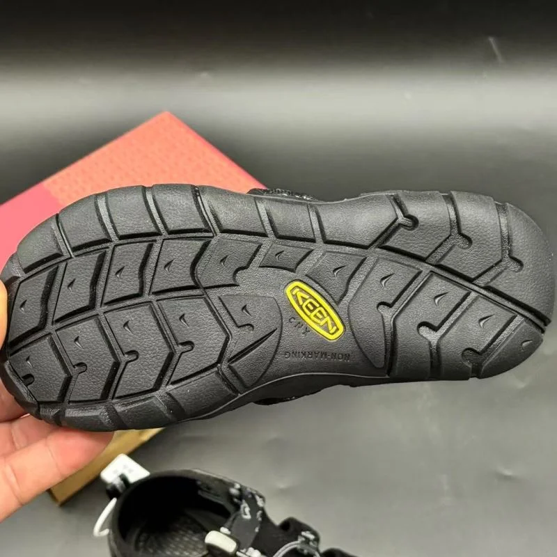 Accurate model KEEN SHOES