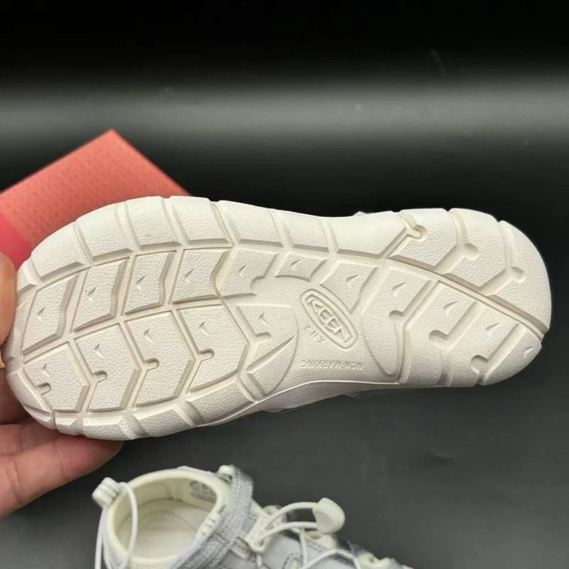 Accurate model KEEN SHOES