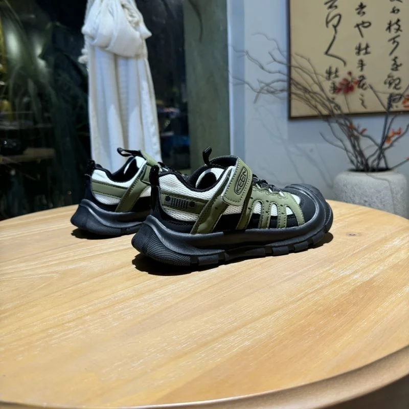 Accurate model KEEN SHOES