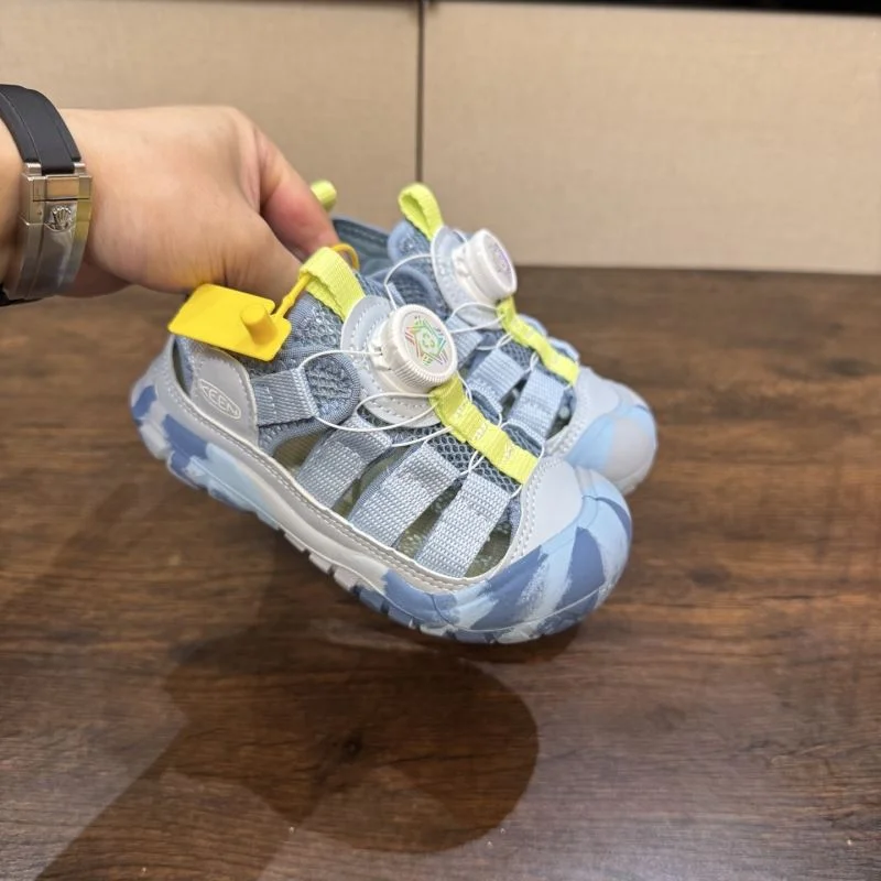 Accurate model KEEN SHOES