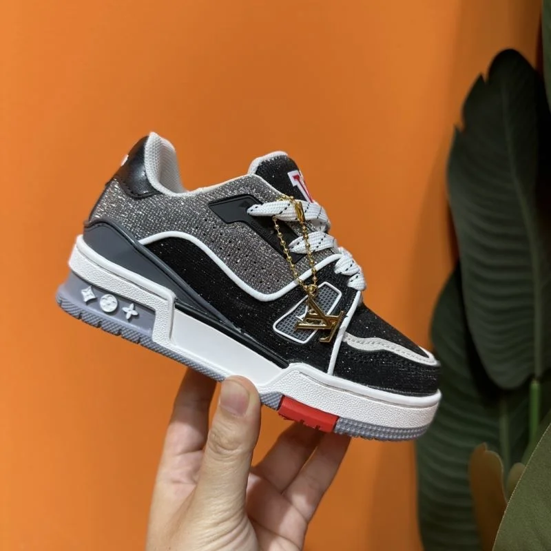 Top match LOUIS VUITTON SHOES