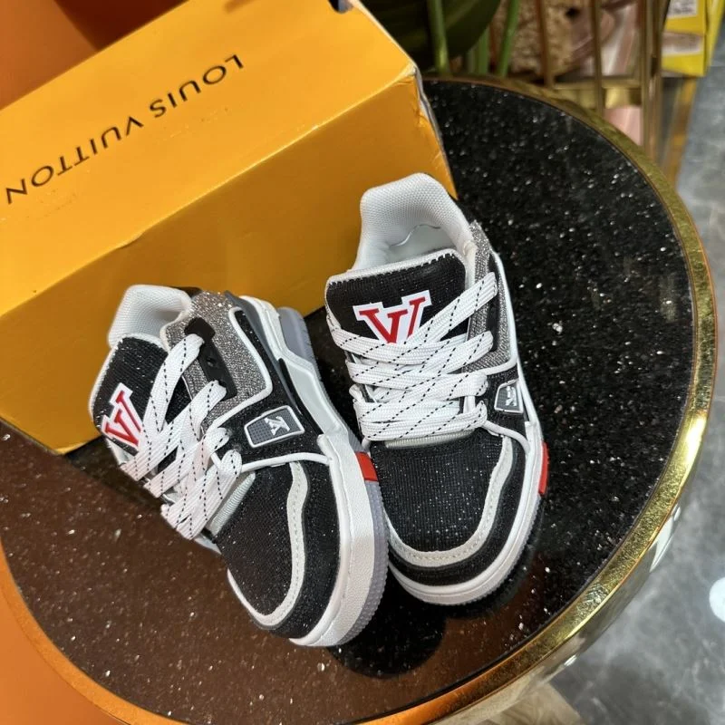 Top match LOUIS VUITTON SHOES