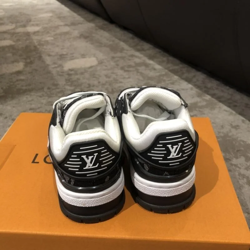 Top match LOUIS VUITTON SHOES