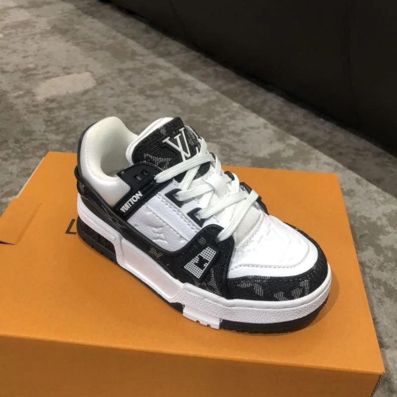 Top match LOUIS VUITTON SHOES