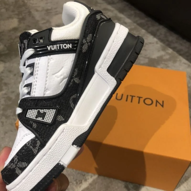 Top match LOUIS VUITTON SHOES