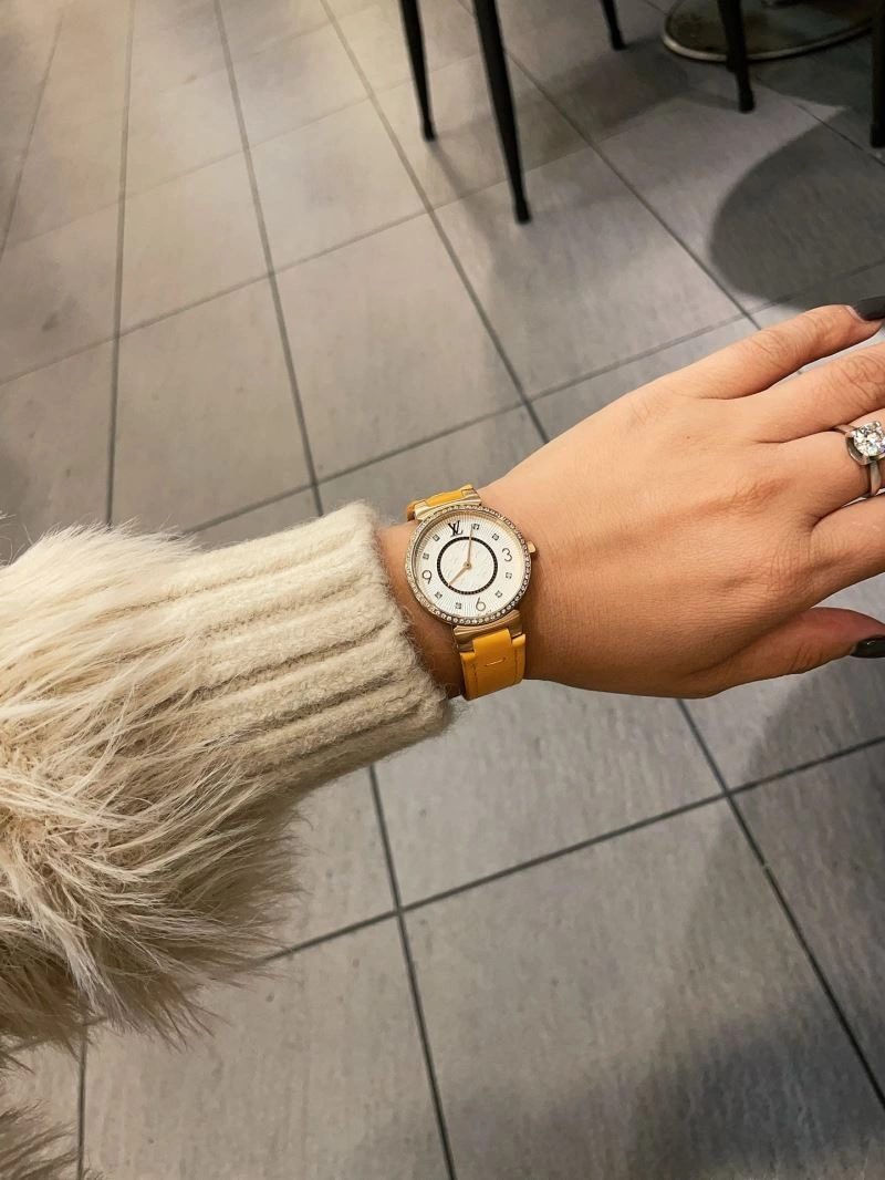 Indistinguishable LOUIS VUITTON Watches