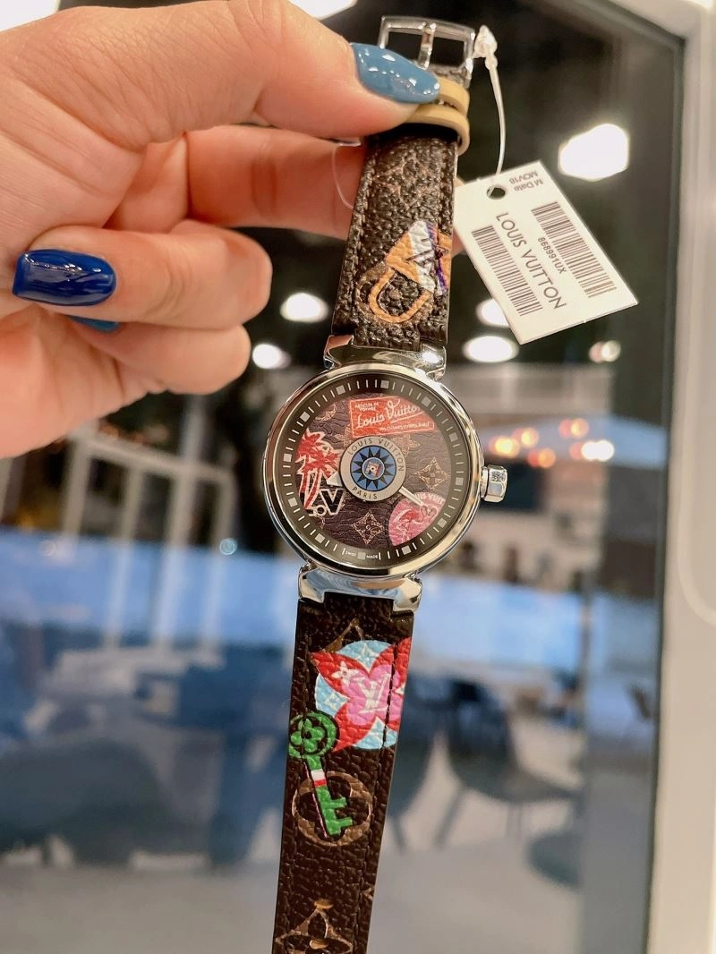 LOUIS VUITTON Watches