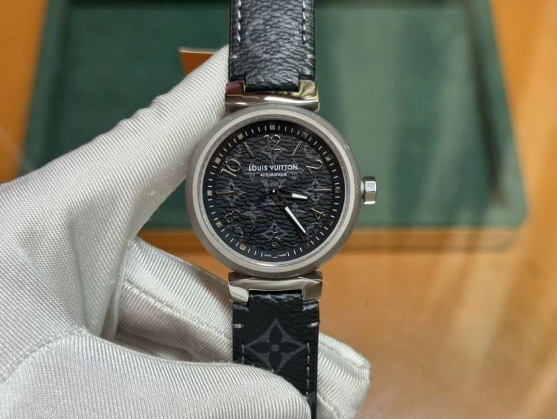 LOUIS VUITTON Watches