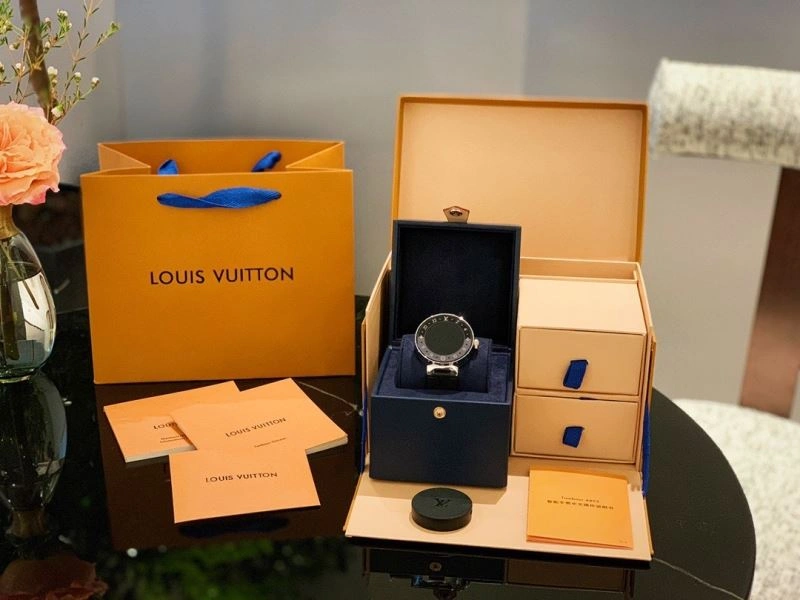 LOUIS VUITTON Watches