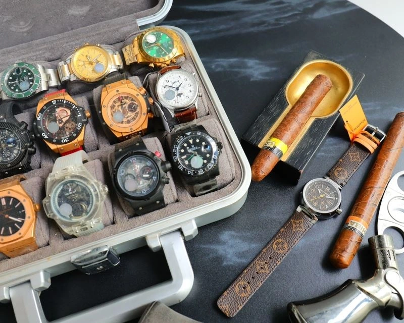 LOUIS VUITTON Watches