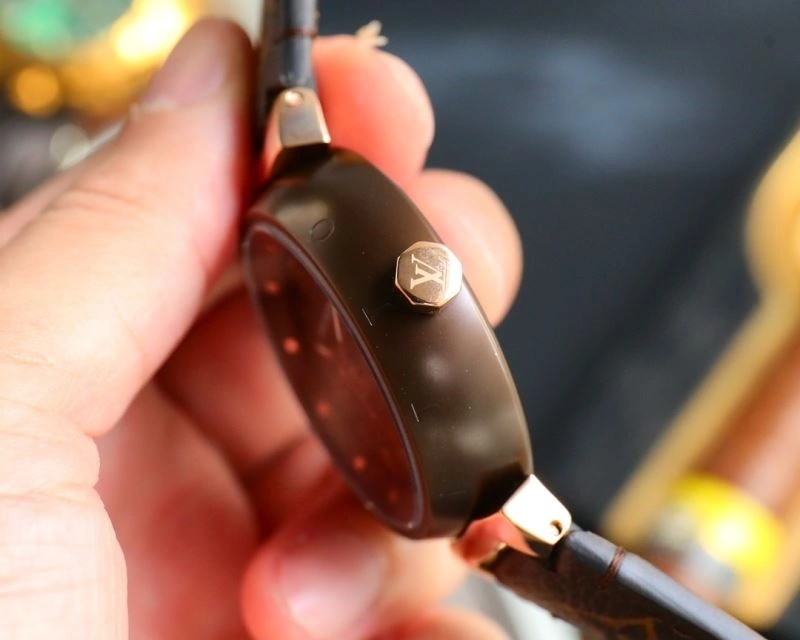 Indistinguishable LOUIS VUITTON Watches