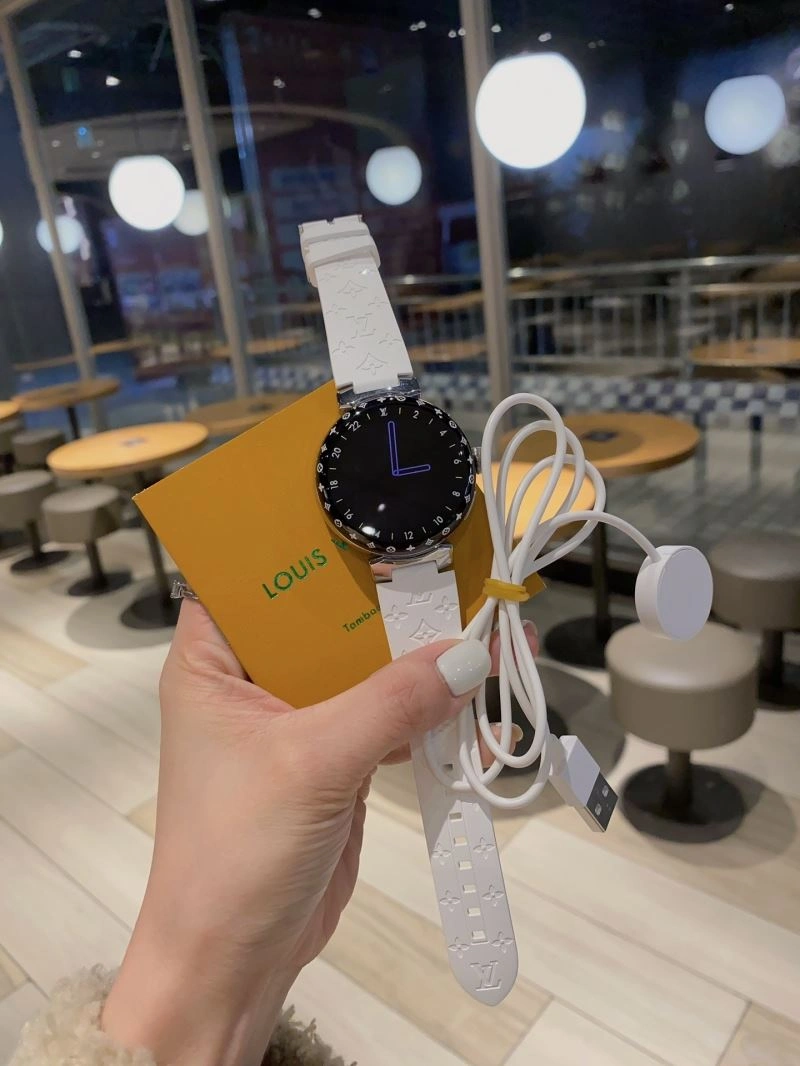 LOUIS VUITTON Watches