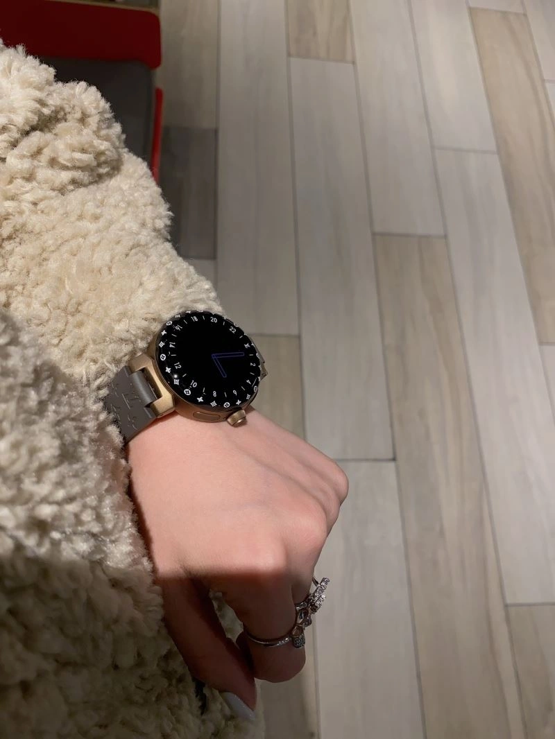 LOUIS VUITTON Watches