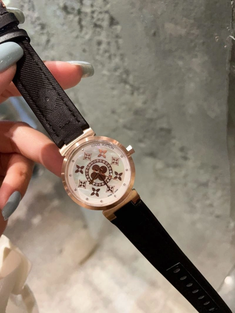 LOUIS VUITTON Watches