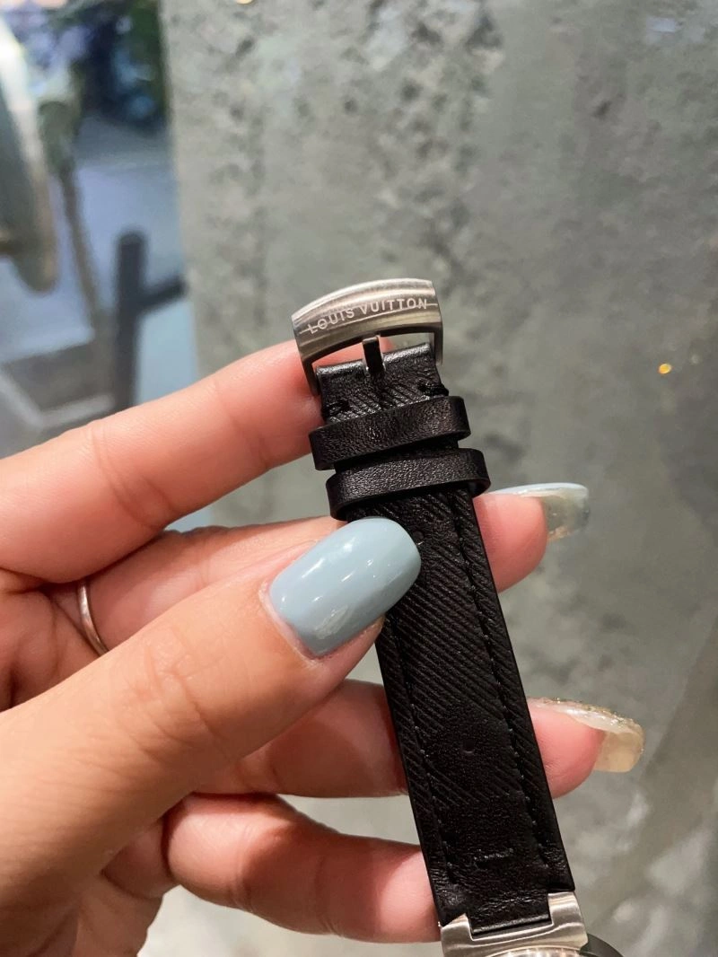 Indistinguishable LOUIS VUITTON Watches