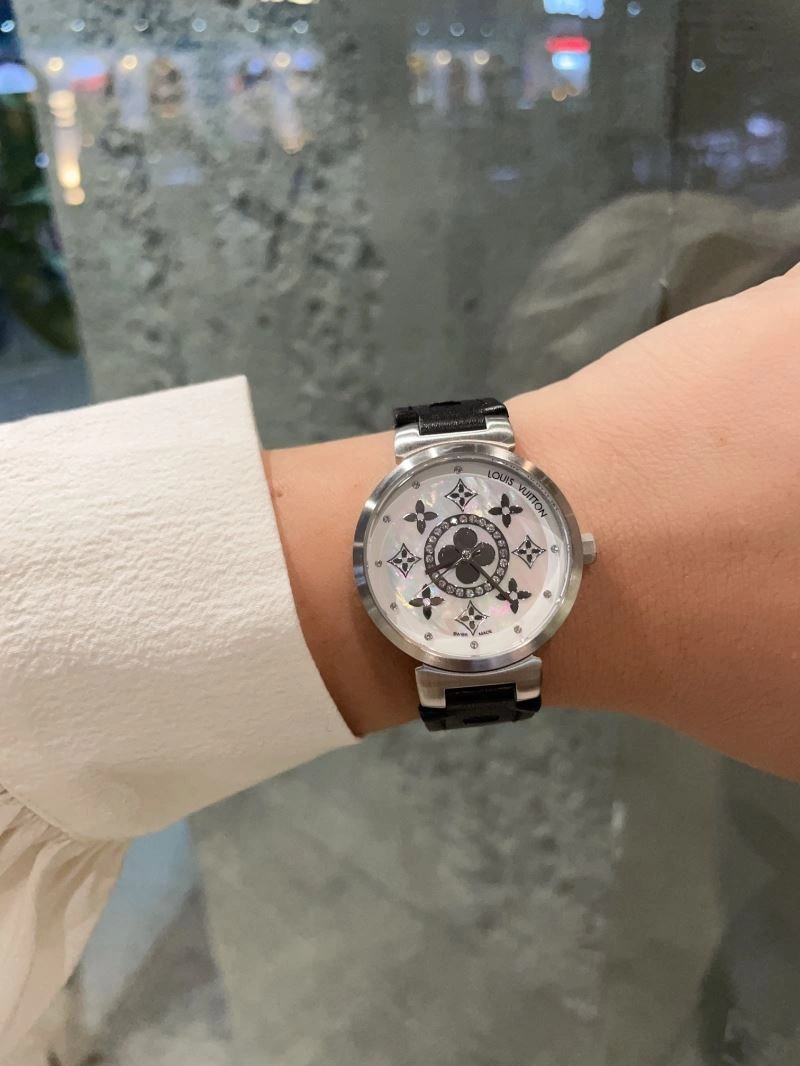 Indistinguishable LOUIS VUITTON Watches