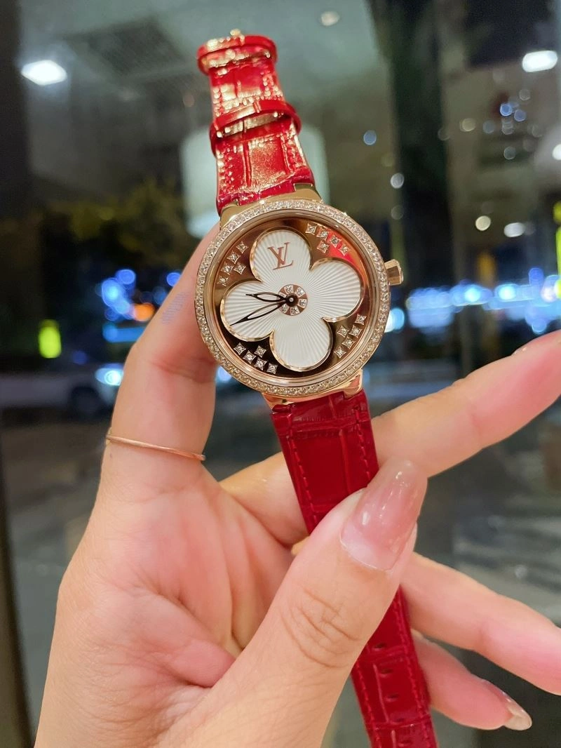 LOUIS VUITTON Watches