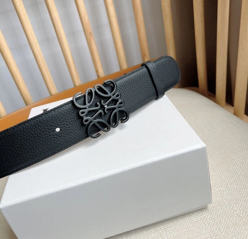 Accurate model Loewe Belts