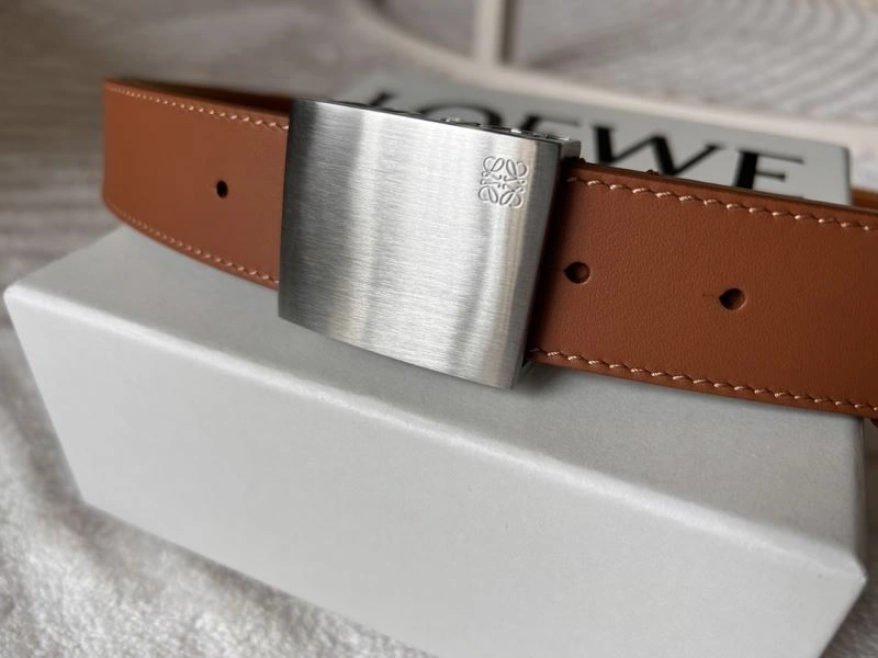 Indistinguishable Loewe Belts