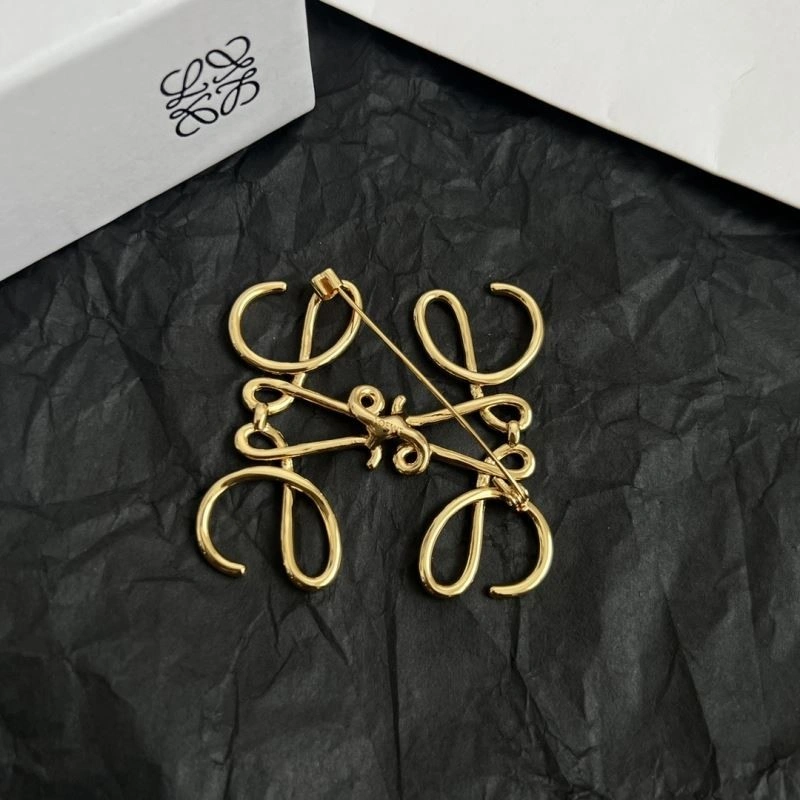 High fidelity Loewe Brooches