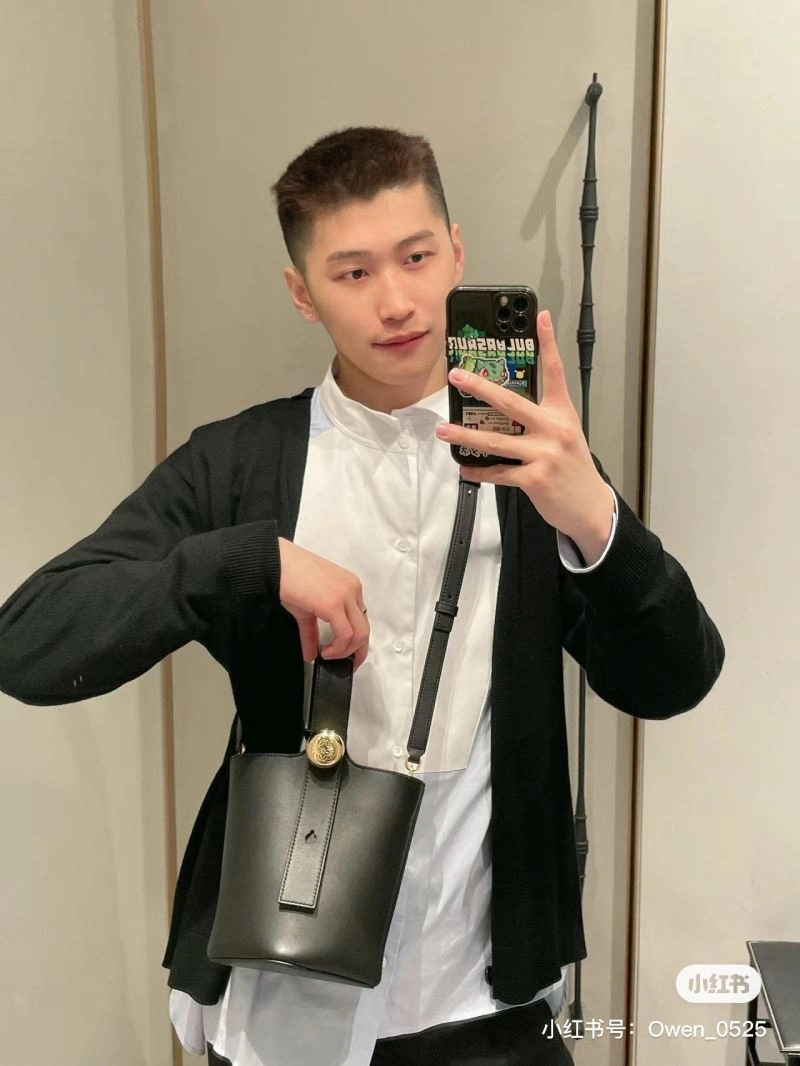 Low-cost Loewe Bucket Bags