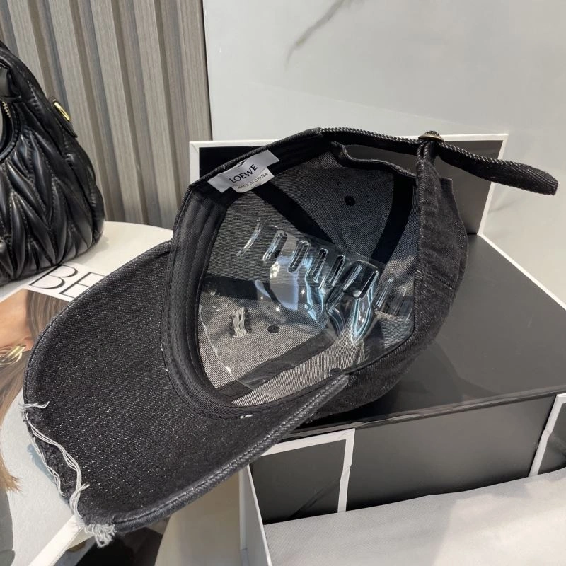Precise copy Loewe Caps