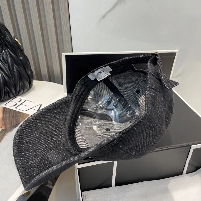 Accurate model Loewe Caps