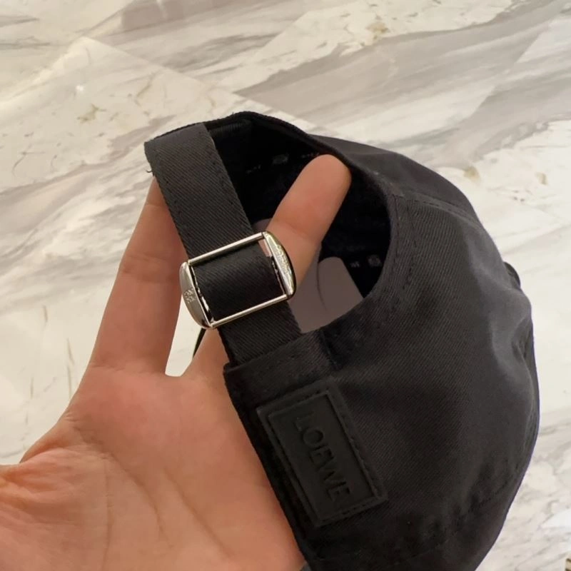 Brand-original Loewe Caps