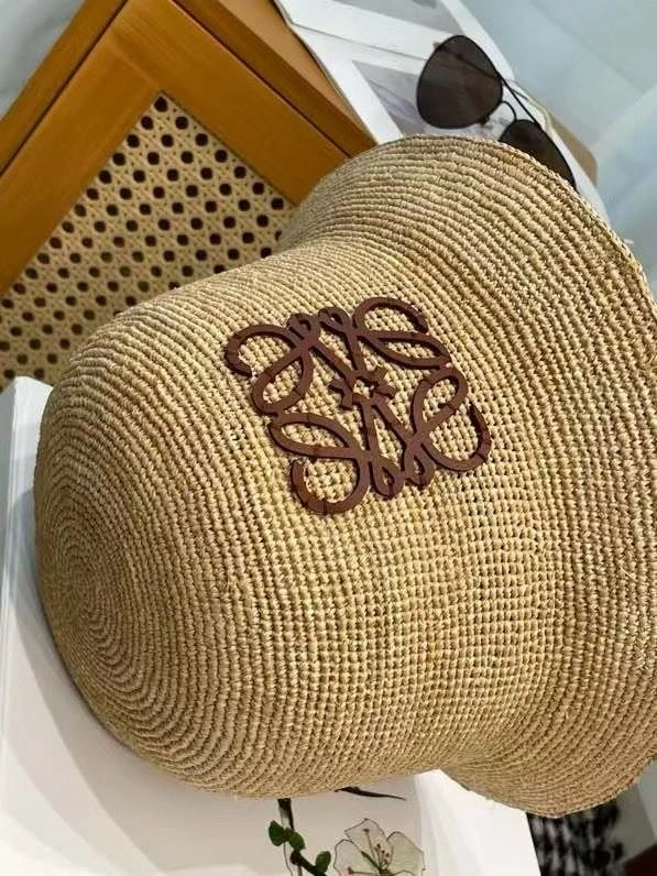 Top match Loewe Caps