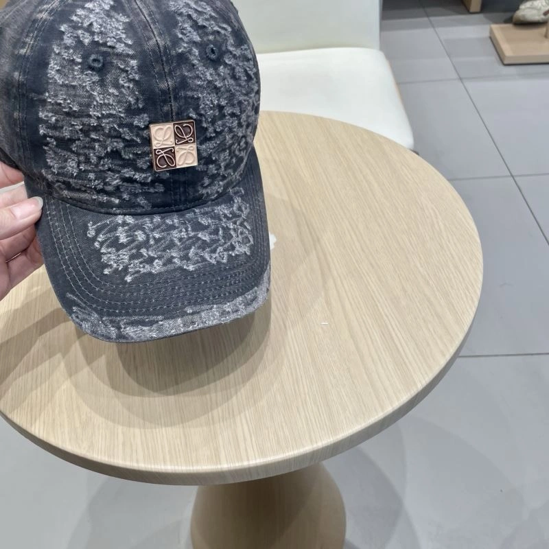 Mirror quality Loewe Caps