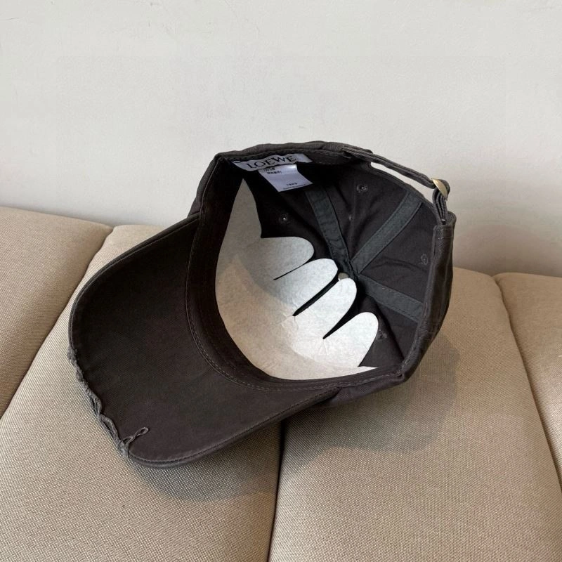 Accurate model Loewe Caps