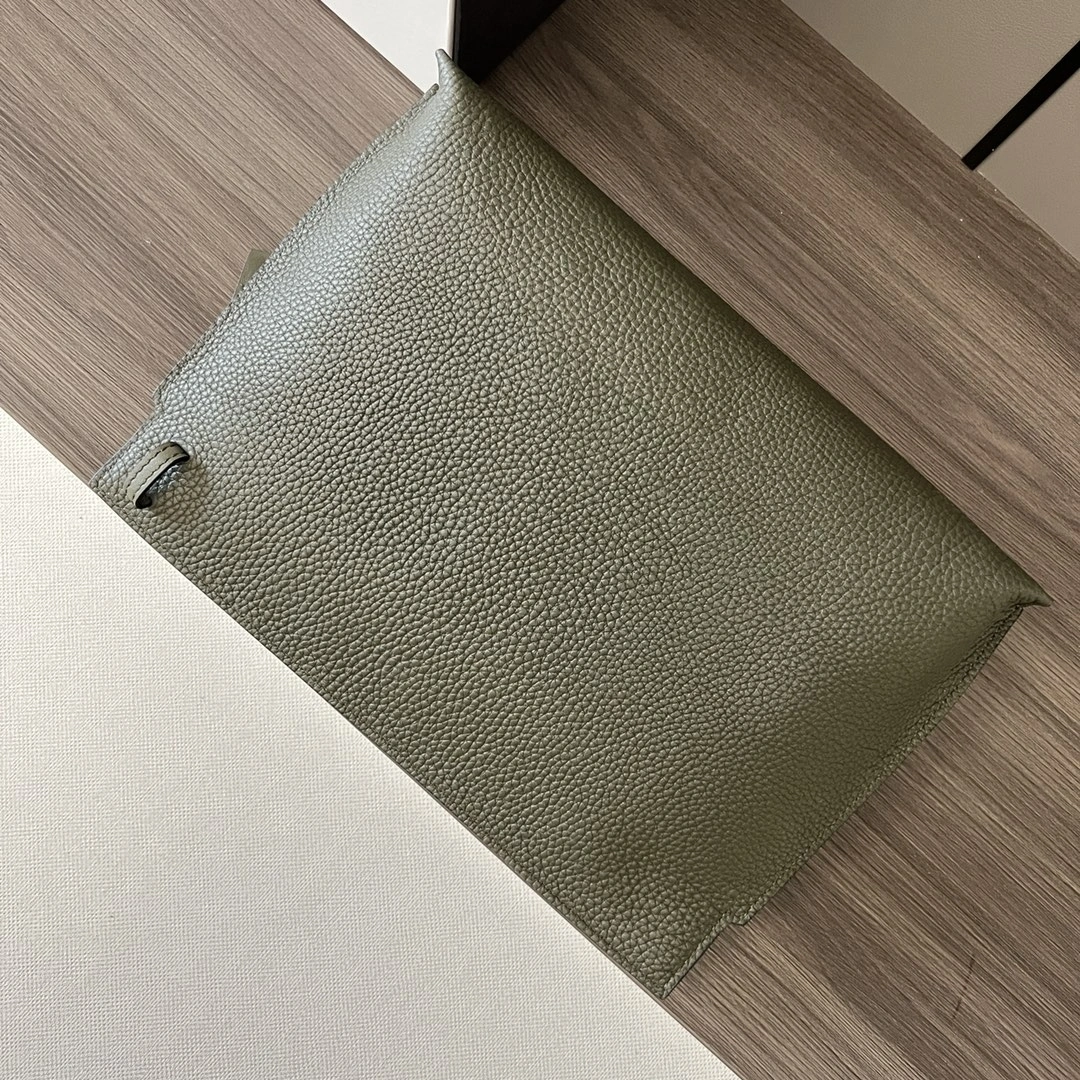 Brand-original Loewe Clutch Bags