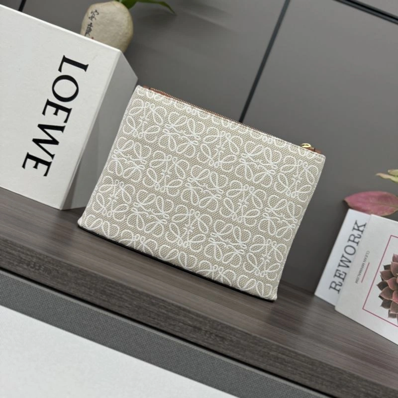 Bargain Loewe Clutch Bags