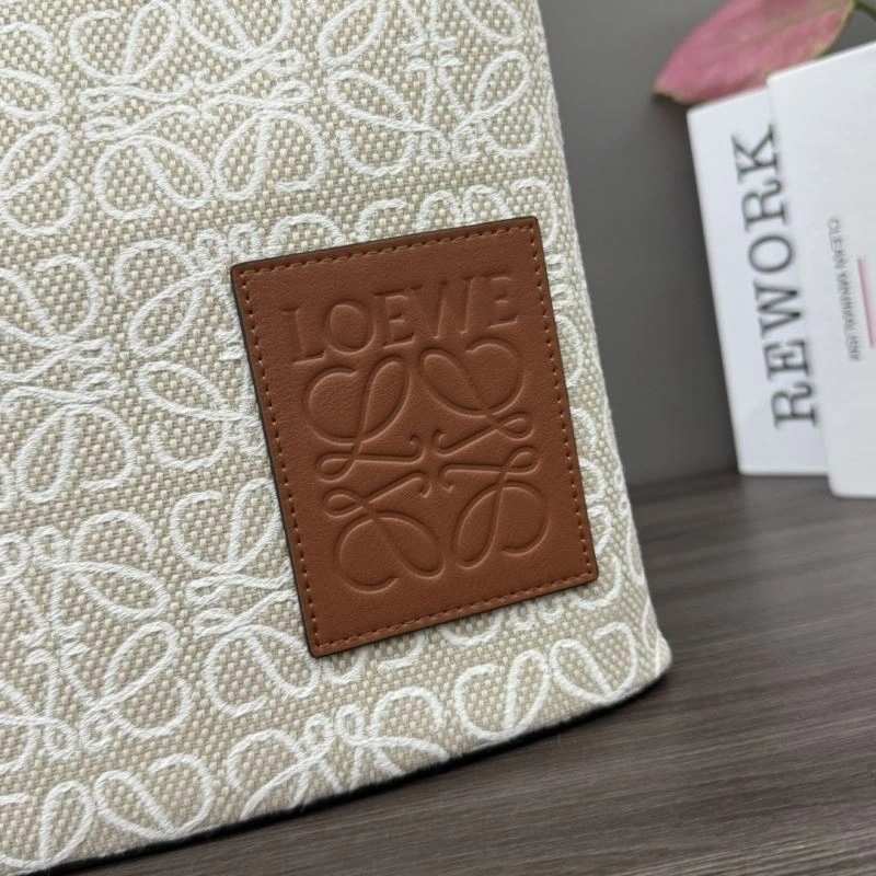 Bargain Loewe Clutch Bags