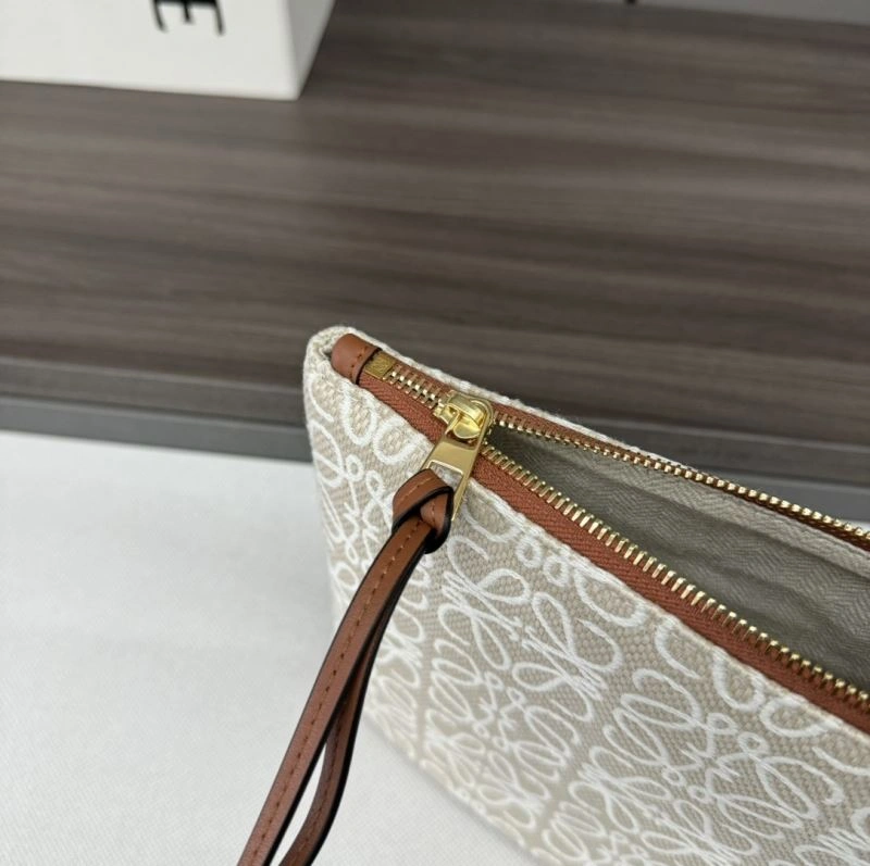Bargain Loewe Clutch Bags