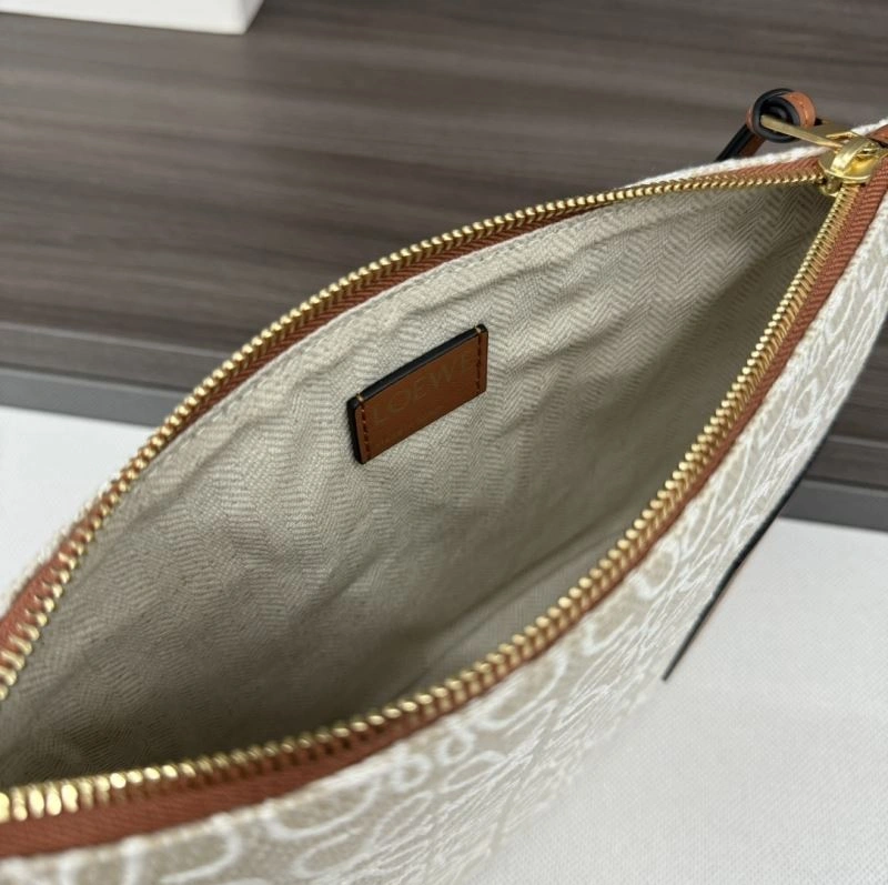 Bargain Loewe Clutch Bags
